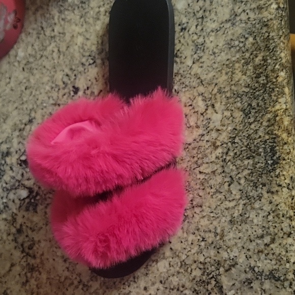 BAMBOO | Shoes | Womens Fuzzy Slides Size 8 2 Pink Faux Fur With Black ...